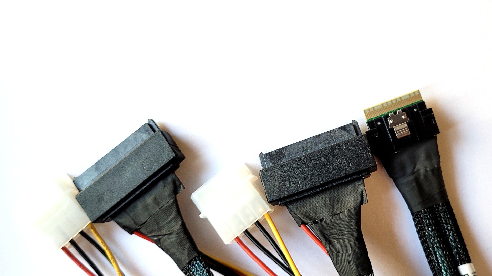 SlimSAS SFF-8654 8i to 2x SFF-8639 U.2/U.3 cable - PCIe gen4 – c-payne.com